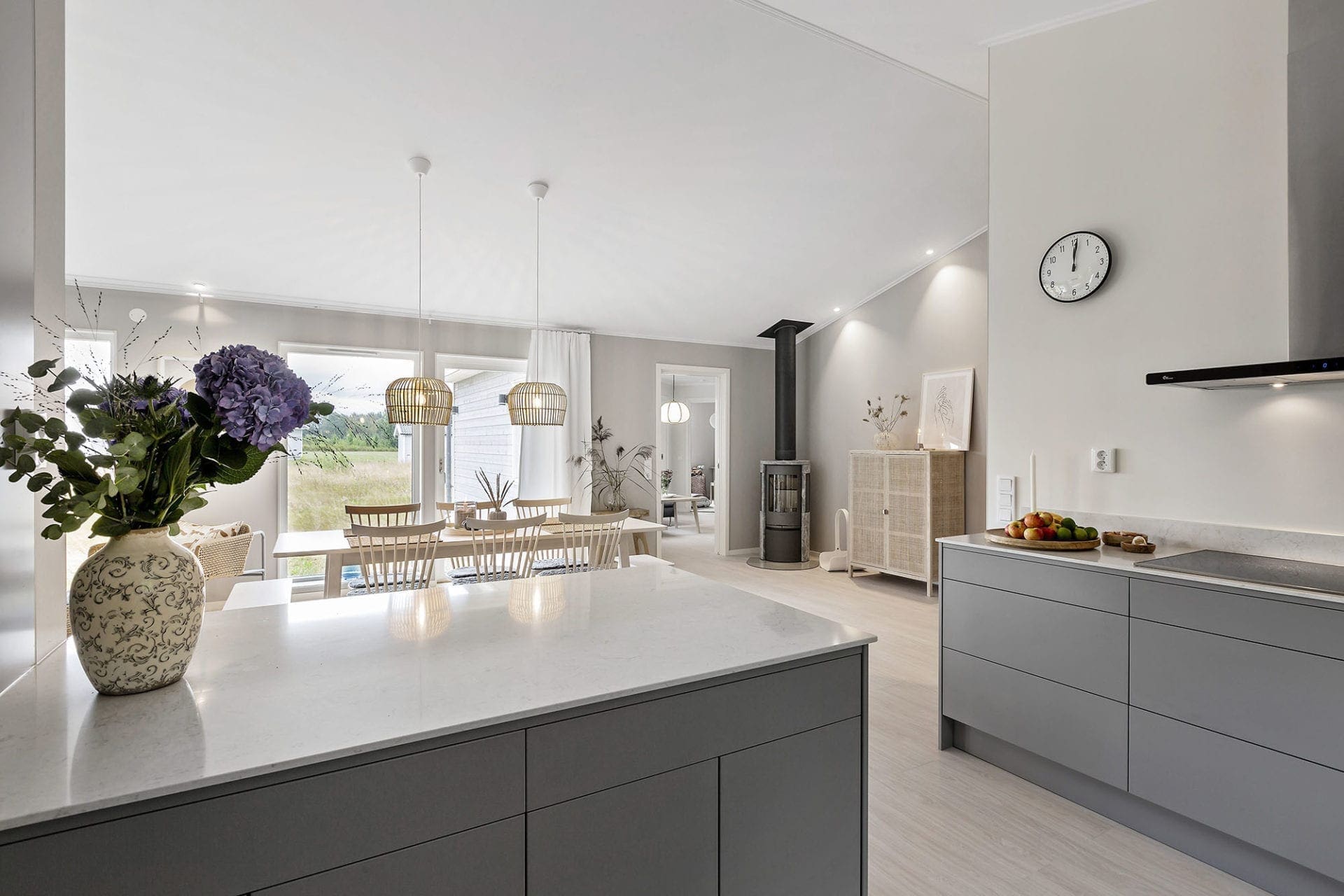 Modernt tvåplanshus i funkis-stil – Bymarken